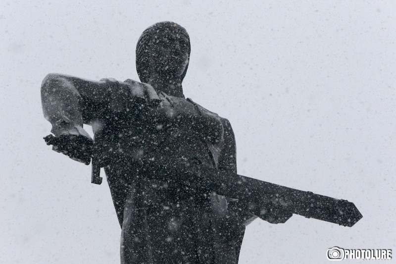 First snow in Yerevan – Photos – Public Radio of Armenia