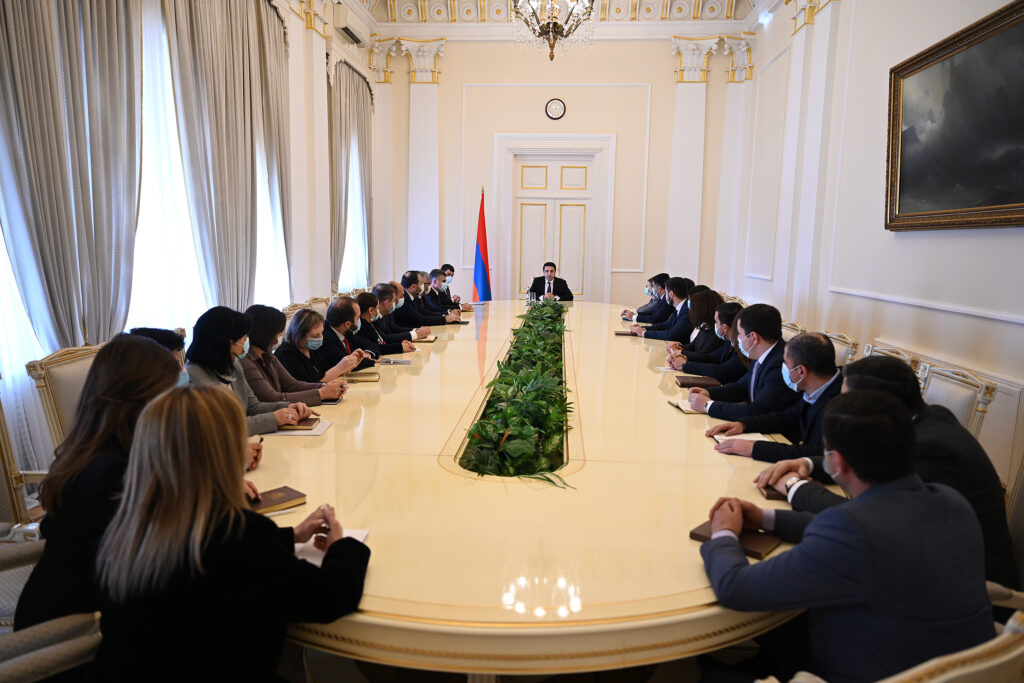 Alen Simonyan meets with President’s staff – Public Radio of Armenia