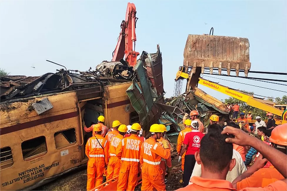 India train crash kills 13 and injures dozens – Public Radio of Armenia