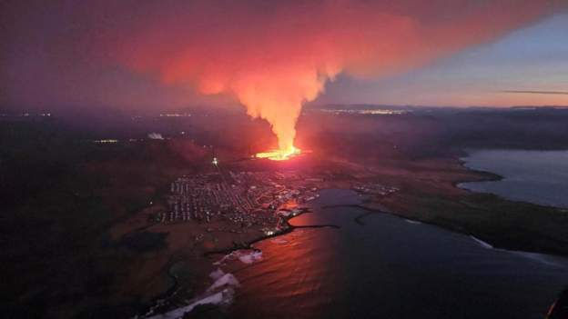 Iceland volcano eruption sees lava reach town – Public Radio of Armenia