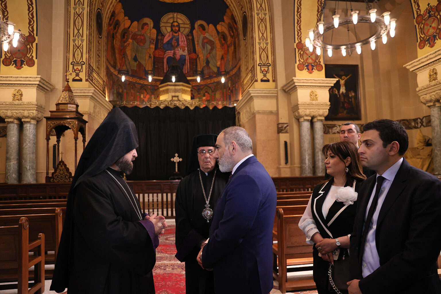 PM Pashinyan visits Saint Gregory the Illuminator Armenian Church in ...
