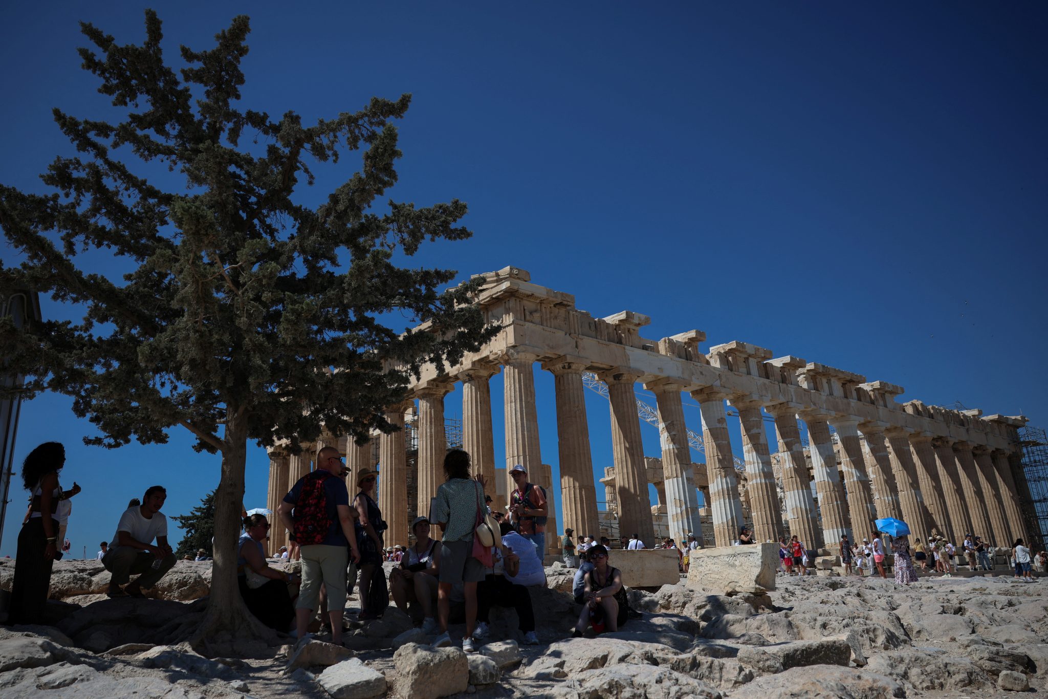 Acropolis closes as heatwave grips Greece – Public Radio of Armenia
