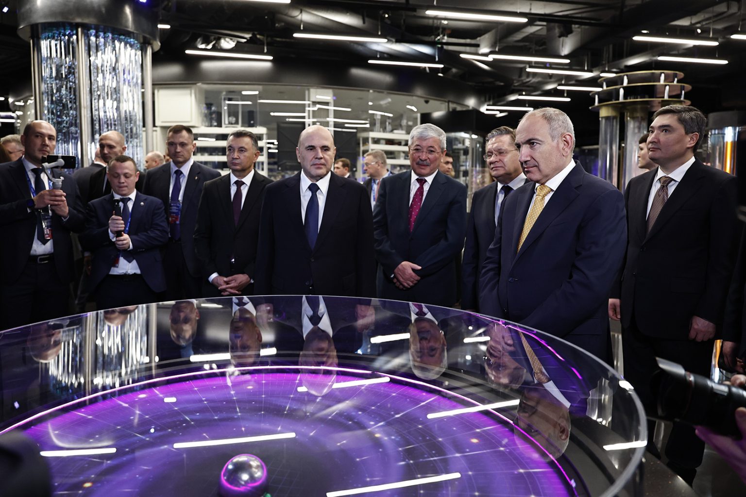 Armenian Prime Minister visits “Atom” museum in Moscow alongside EAEU ...